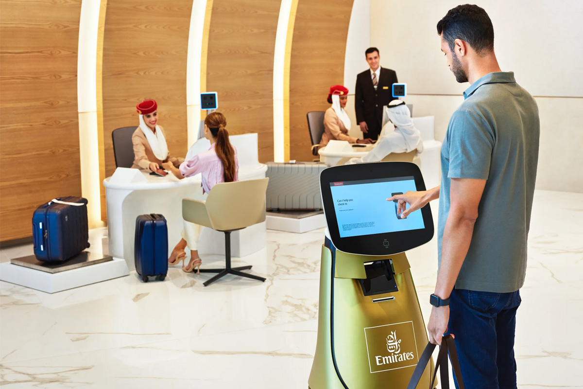 Emirates Luncurkan Robot Check-In Pertama di Dunia
