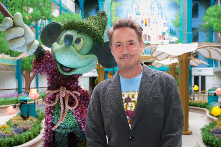 Bintang Iron Man jadi “Godparent” Kapal Disney Adventure